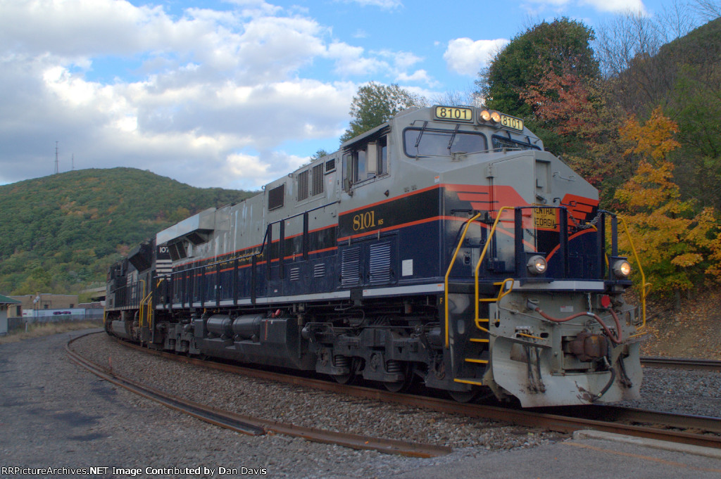 NS ES44AC 8101 "Central of Georgia" leads W7A